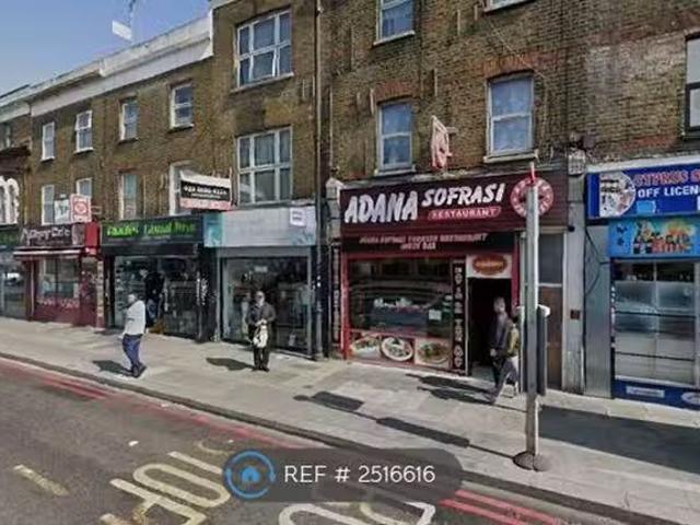 Flat to rent in High Road, London N17
