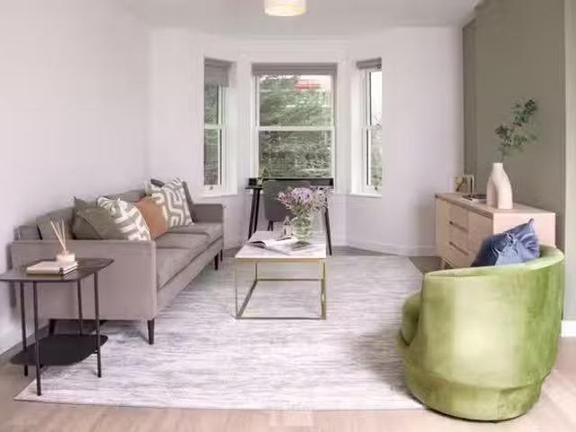 Flat to rent in Old Market Place, Farnham GU9