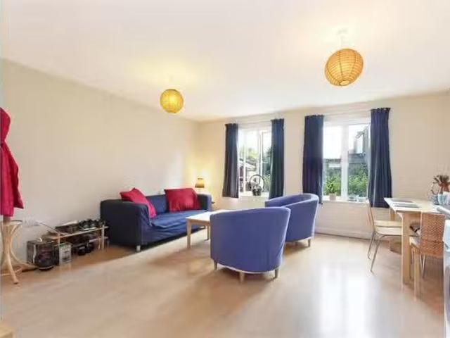Flat to rent in Latvia Court, Stunning 2 Bedroom SE17