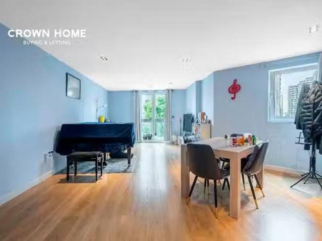 Flat to rent in Limeharbour, City Tower E14