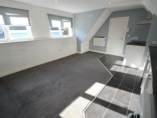 Flat To Rent In Montagu Street, Kettering, Northamptonshire, NN16