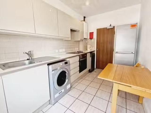 Flat to rent in Mayes Road N22