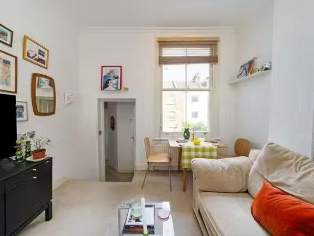 Flat to rent in Macroom Road, London W9