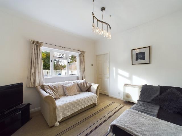 Flat to Rent in Maidenhead Cookham Road PML240233