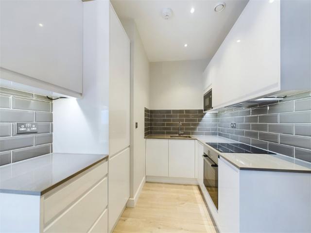 Flat to Rent in Maidenhead Clivemont Road PML240230