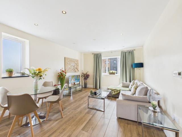 Flat to Rent in Maidenhead Danish Court PML190018