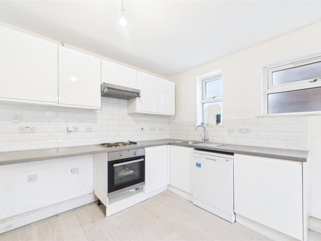 Flat to Rent in Maidenhead Grenfell Road PML250115