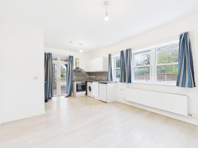 Flat to Rent in Maidenhead Grenfell Road PML250219