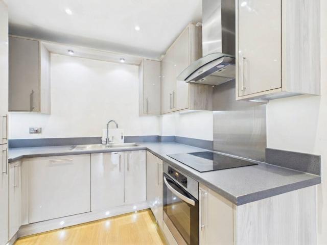 Flat to Rent in Maidenhead Heathland Court PML220520