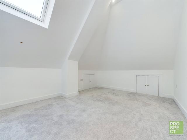 Flat to Rent in Maidenhead Hucclecote MAL240075