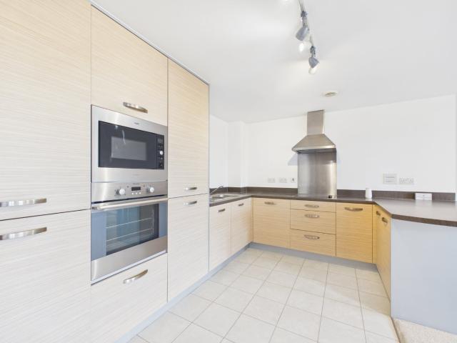 Flat to Rent in Maidenhead Kingsquarter PML260107