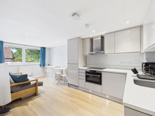Flat to Rent in Maidenhead Ray Park Avenue PML260158