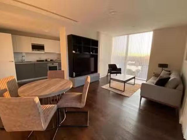 Flat to rent in Maine Tower, 9 Harbour Way E14