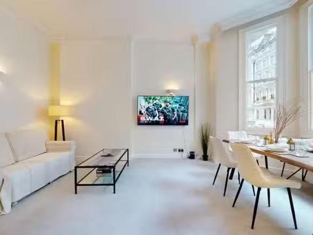 Flat to rent in Manson Place, London SW7