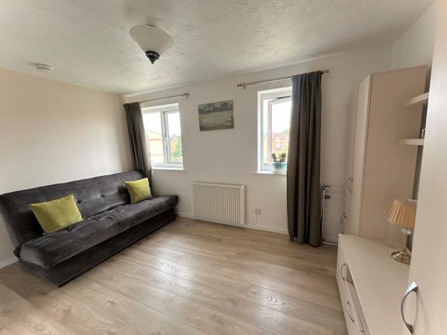 Flat to rent in Mitcham, CR4
