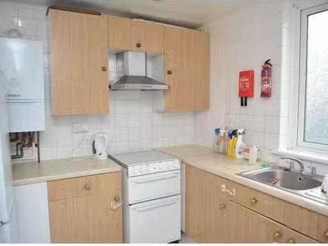 Flat to rent in Minchin House, Dod Street, Mile End, London E14