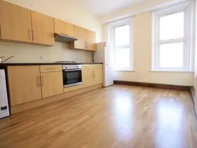 Flat to rent in North End Road, London SW6
