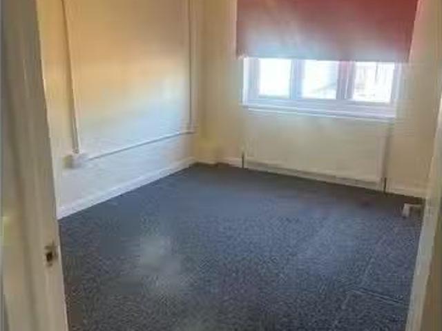 Flat to rent in North Street, Romford RM1