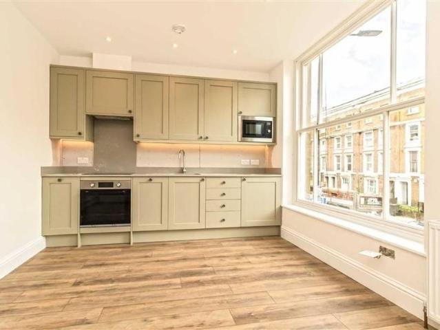 Flat to rent in New Cross Road, London, SE14 Ref 226187