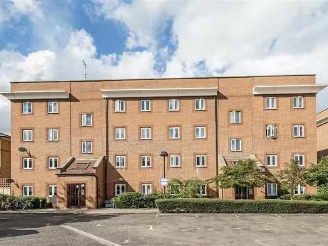Flat to rent in Nursery Lane, London, E2 Ref 231405
