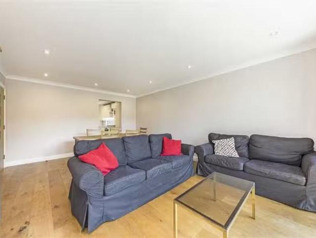 Flat to rent in Southwark Park Road, London, SE16 Ref 227645