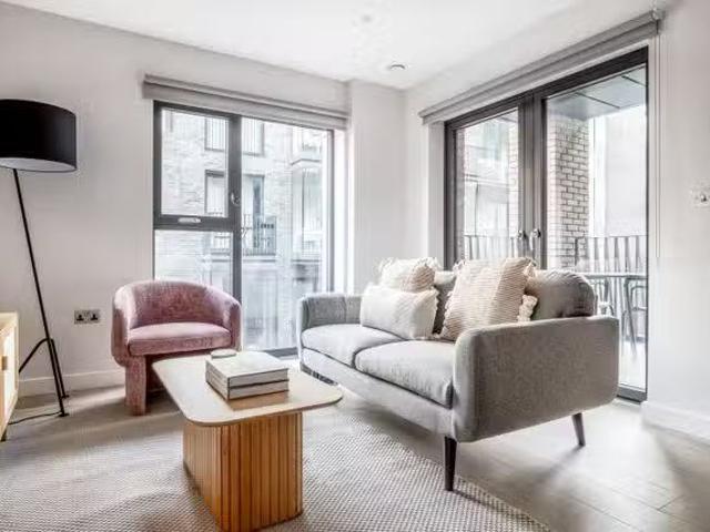 Flat to rent in South Bank, London SE1