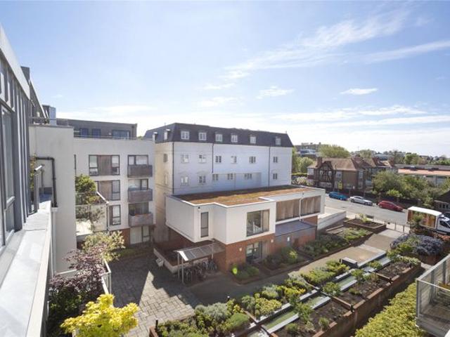 Flat to rent in Southdown House, Somerhill Avenue, Hove BN3