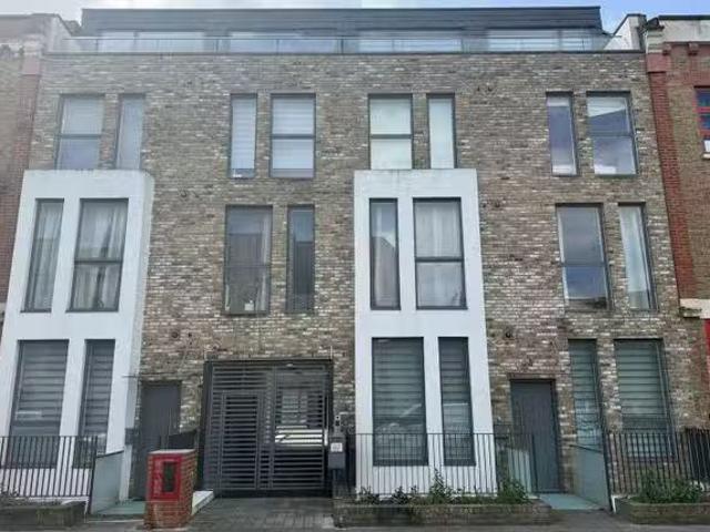 Flat to rent in Southern Row, London W10