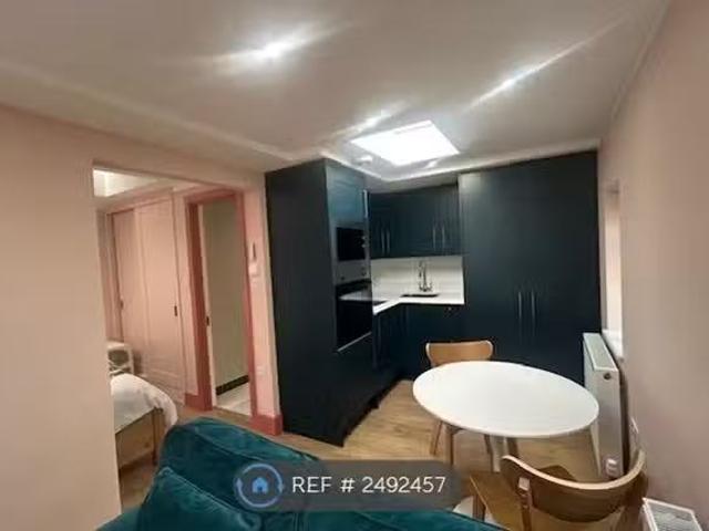 Flat to rent in Saville Road, London W4