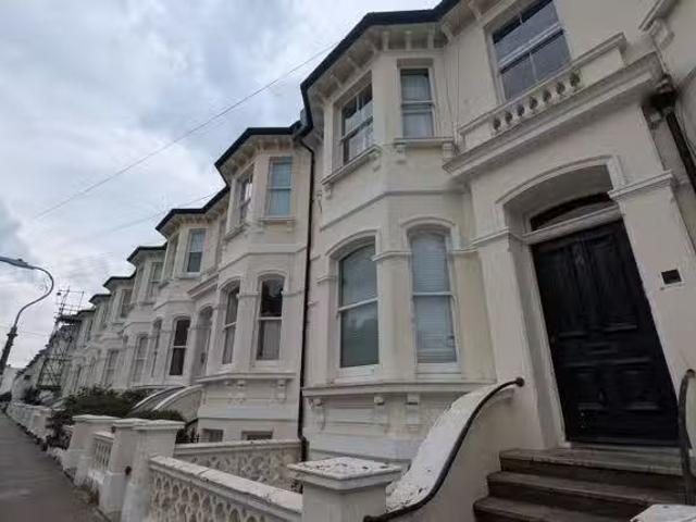 Flat to rent in Seafield Road, Hove BN3