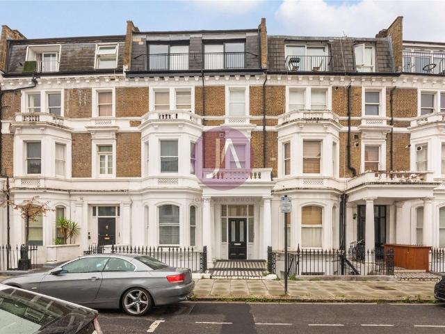 Flat to rent in Sinclair Gardens, London, Shepherds Bush, W14