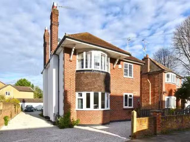 Flat to rent in Springfield Road, Windsor SL4