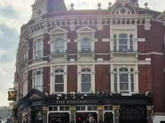 Flat to rent in St Johns Hill, London SW11