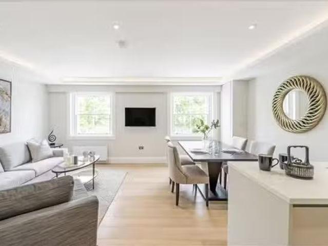 Flat to rent in St. Stephen's Gardens W2