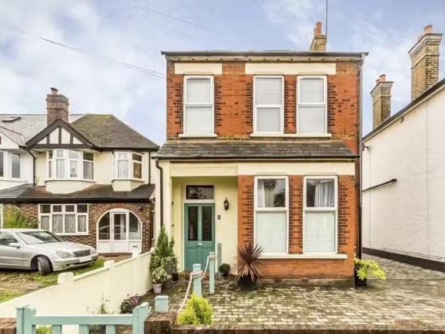 Flat to rent in Staines Road East, Sunbury On Thames, TW16 Re.
