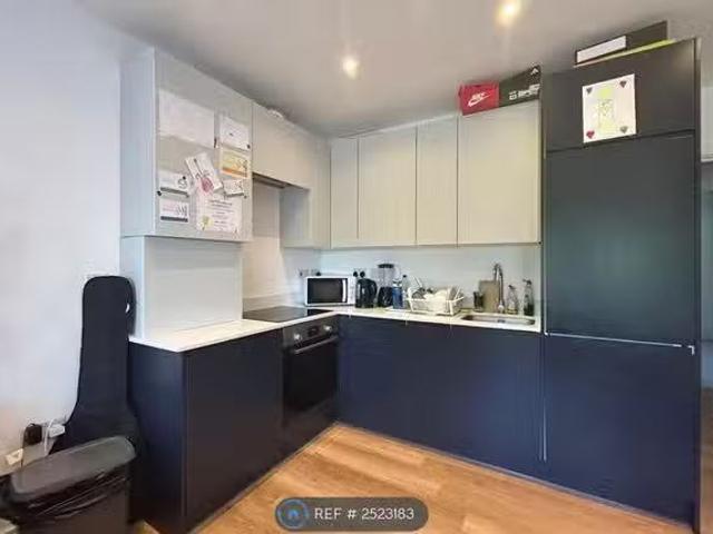 Flat to rent in Station Road, London NW4