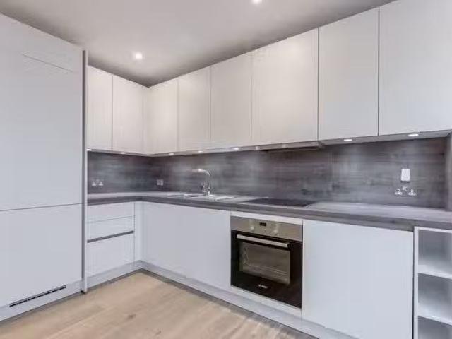 Flat to rent in Station Road, Sidcup DA15
