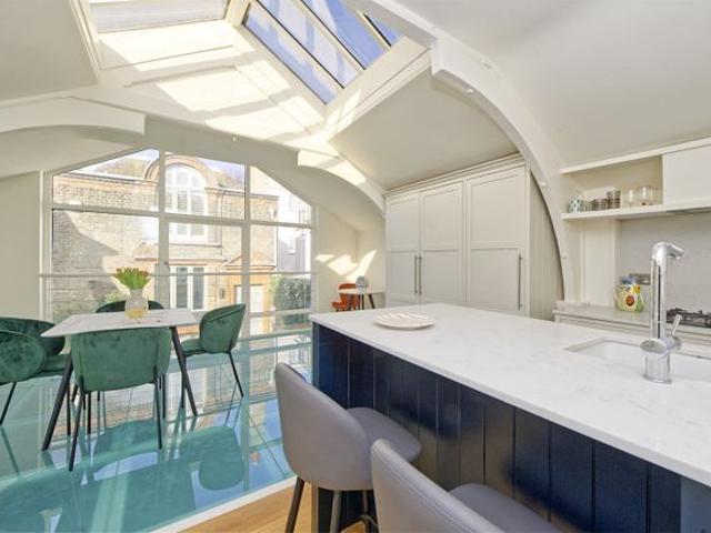 Flat to rent in Stratford Studios, Stratford Road, London W8
