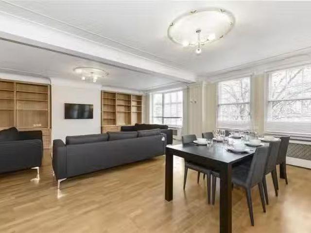 Flat to rent in Strathmore Court, Park Road, London NW8