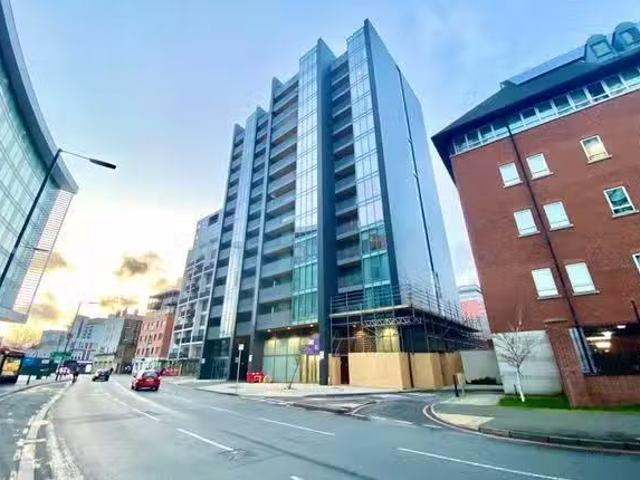 Flat to rent in Sutton Court Road, Sutton SM1