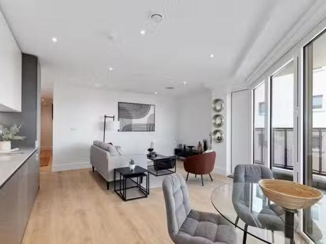 Flat to rent in Sutton Park House SM1