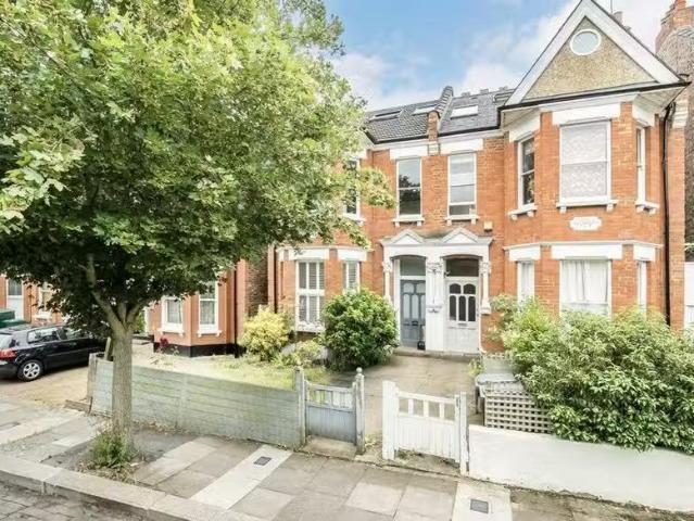 Flat to rent in Sutton Road, London, N10 Ref 229673