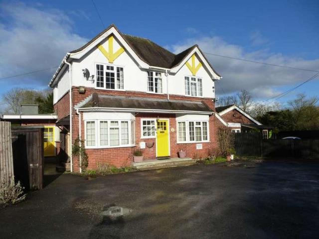 flat to rent in Sulhamstead Road, RG30, Reading