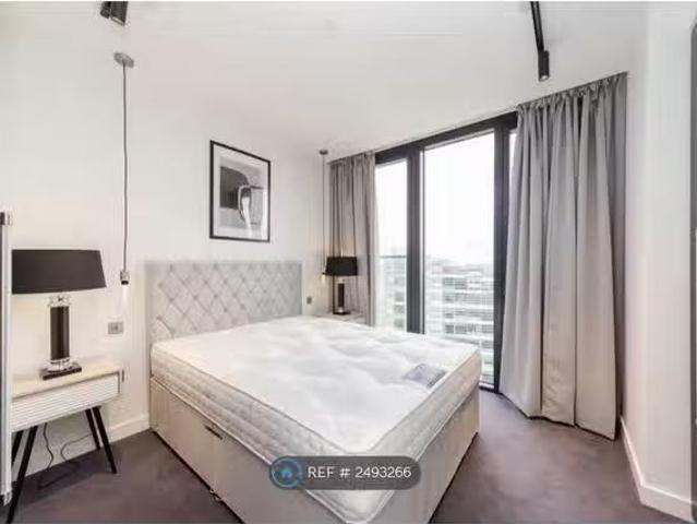 Flat to rent in Sun Street, London EC2A