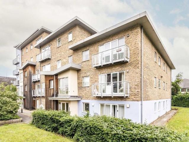 Flat to rent in Sundeala Close, Sunbury On Thames, TW16 Ref 2.