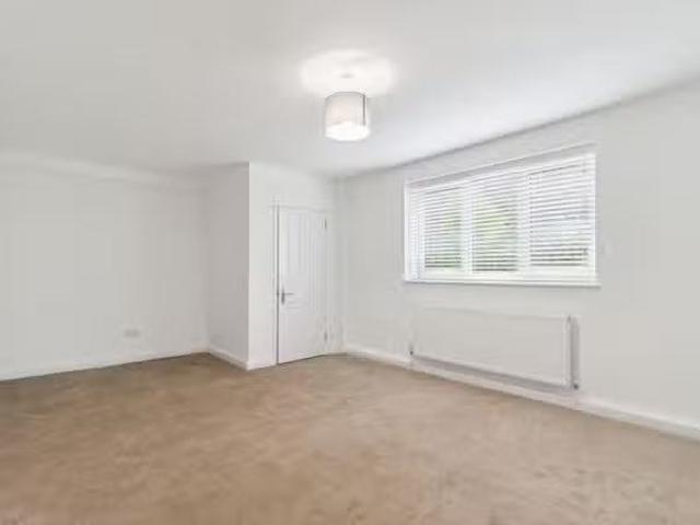 Flat to rent in Swan Street, London SE1