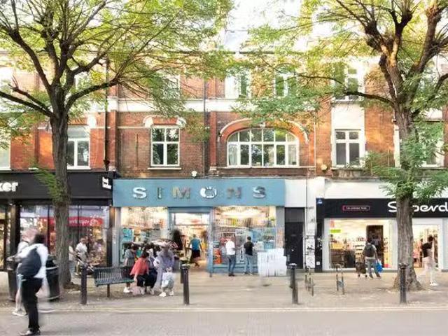 Flat to rent in Powis Street, London SE18