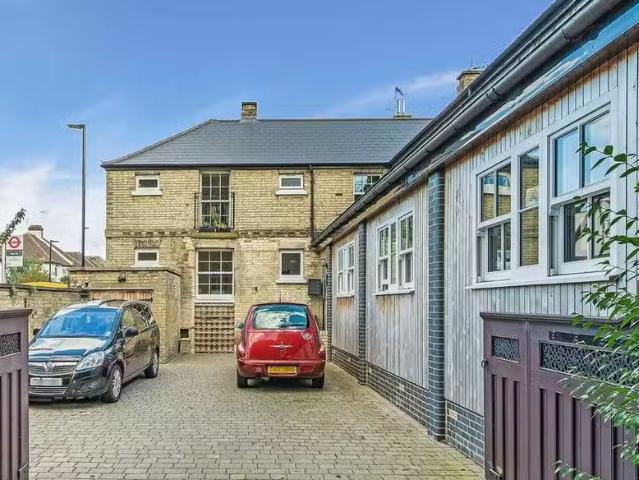 Flat to rent in Pages Lane, London, N10 Ref 232696