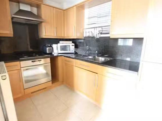 Flat to rent in Palgrave Gardens, London NW1