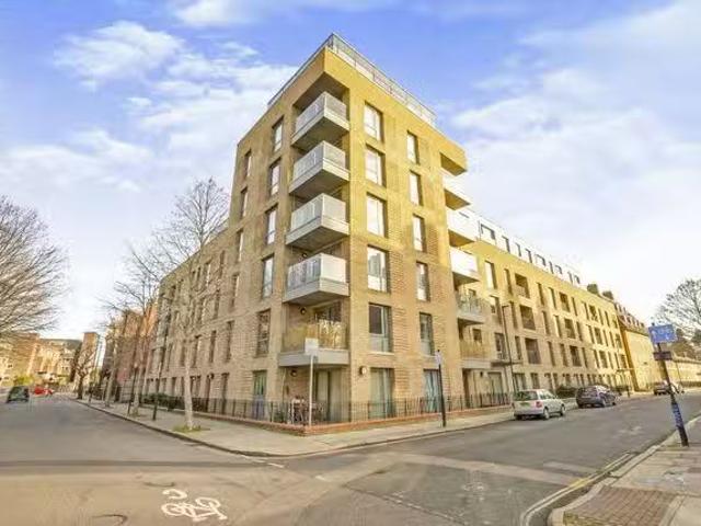 Flat to rent in Palm House, London SE11